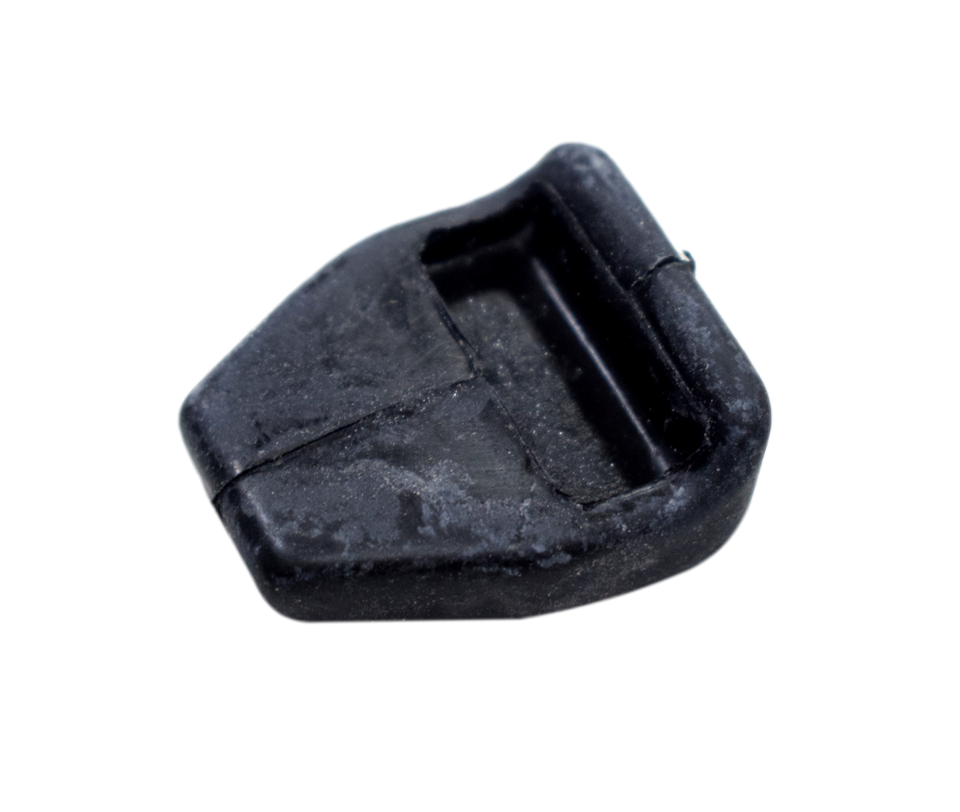 Genuine Honda Invicta 150 Tank Fin Rubber | Mundimotos